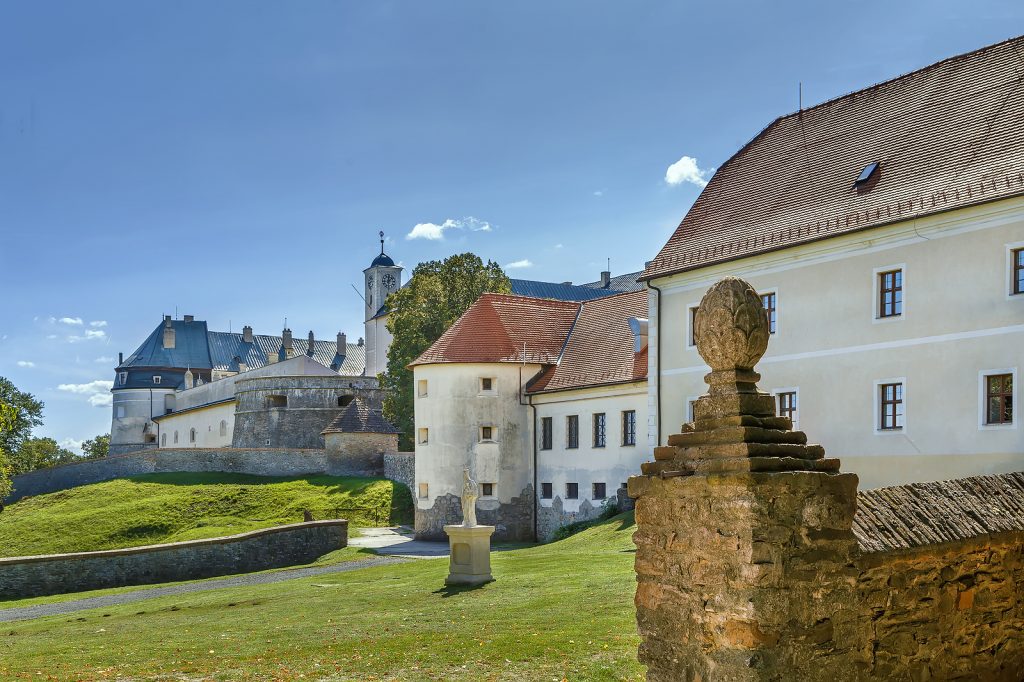 Červený kameň (Red Stone Castle) – slovakia.com